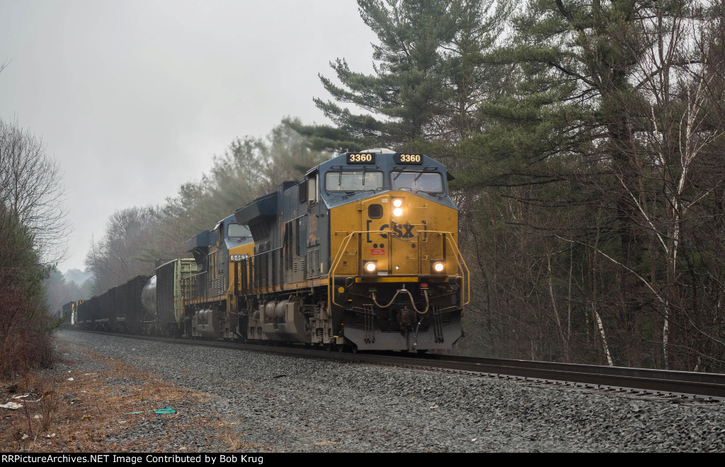 CSX 3360 leads eastbound manifest freight through Richmond, MA in the Berkshires